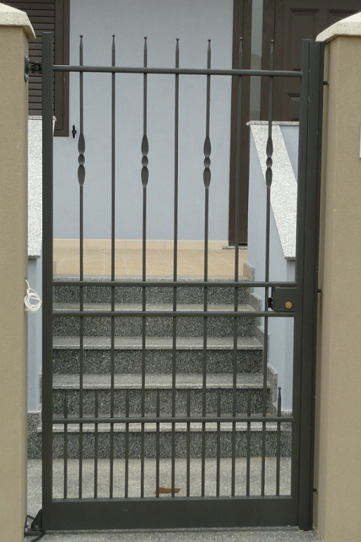 CANCELLO PEDONALE STANDARD ZINCATO E VERNICIATO -CON SERRATURA ...