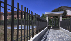 .Pannello di Recinzione Modulare in Ferro a C Zincato e Verniciato ...